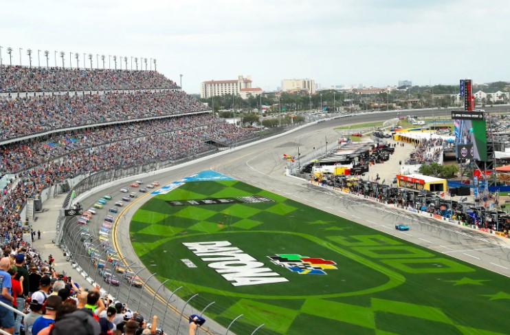 Top 10 Iconic Racing Events